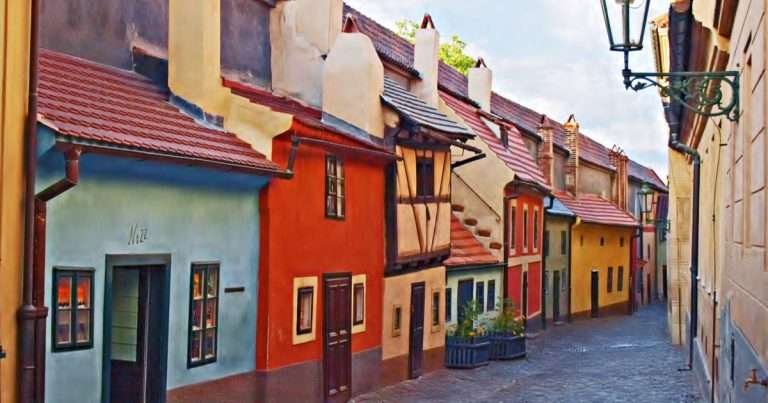 The Complete Guide to the Golden Lane in Prague 2026